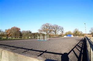 20.22 acres, Maidenhead, Berkshire, SL6 2HY - UKLandandFarms.co.uk