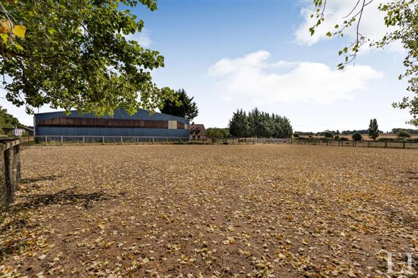 15 acres, Beaconsfield, Cambridgeshire - UKLandandFarms.co.uk