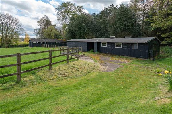 12 acres, Woodrow, Amersham, Buckinghamshire, HP7 0QG - UKLAF