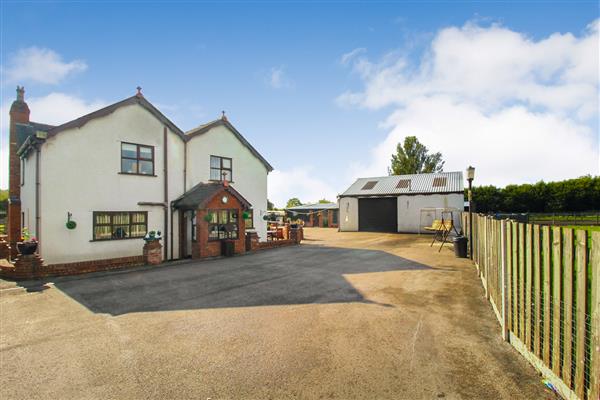 4 acres, Hindley, Wigan, Greater Manchester, WN2 - UKLandandFarms.co.uk