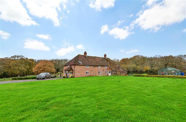 62.67 acres, Petworth, West Sussex, GU28 9JX - UKLandandFarms.co.uk